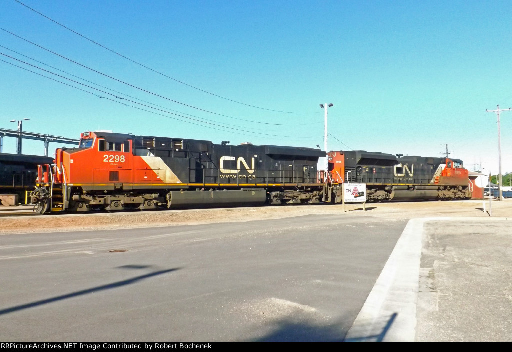 CN 2298 and 8935 at Stevens Point,WI_8-22-16